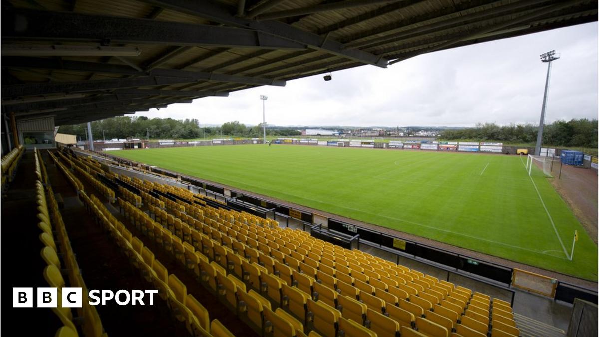 Dundee United's Ola Adeyemo moves on loan to East Fife - BBC Sport