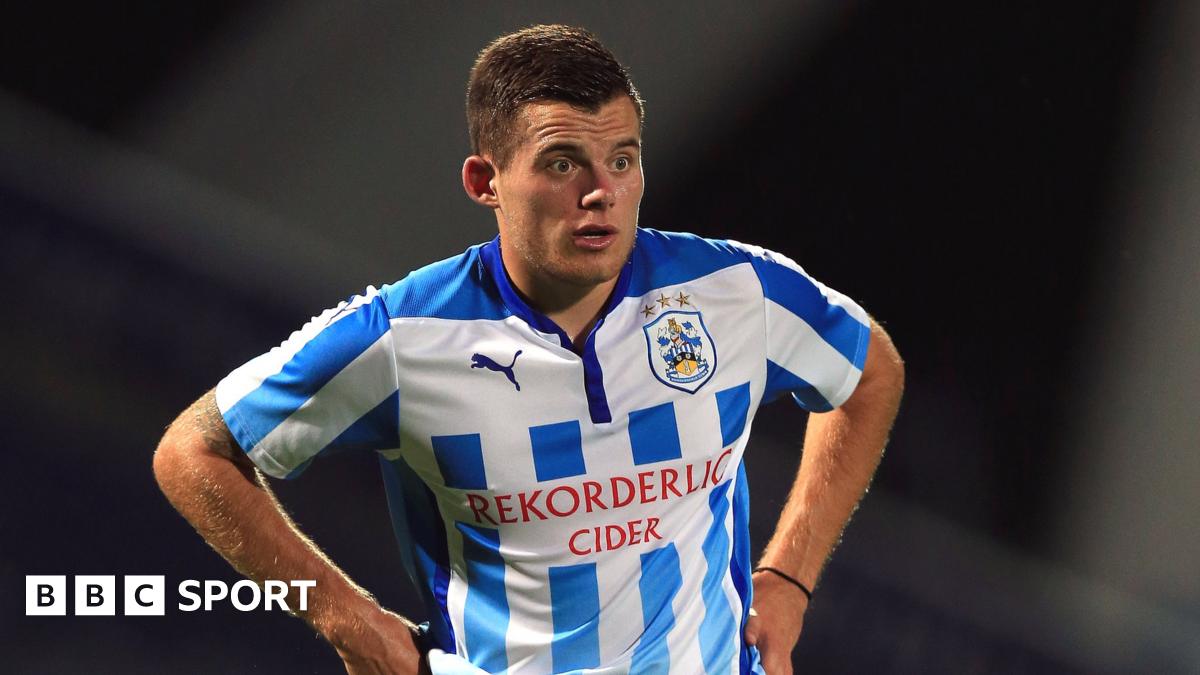 Altrincham: Lee Sinnott signs son Jordan for Conference club - BBC Sport