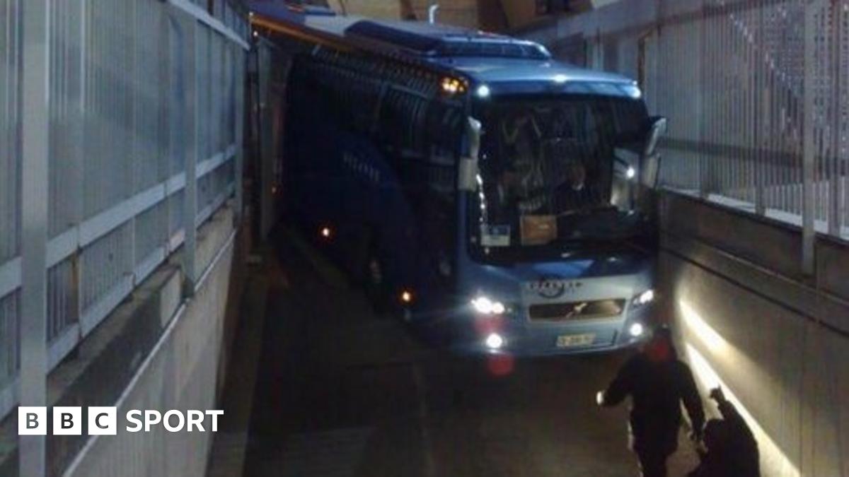 Chelsea park bus before even kicking off at Paris St-Germain - BBC Sport