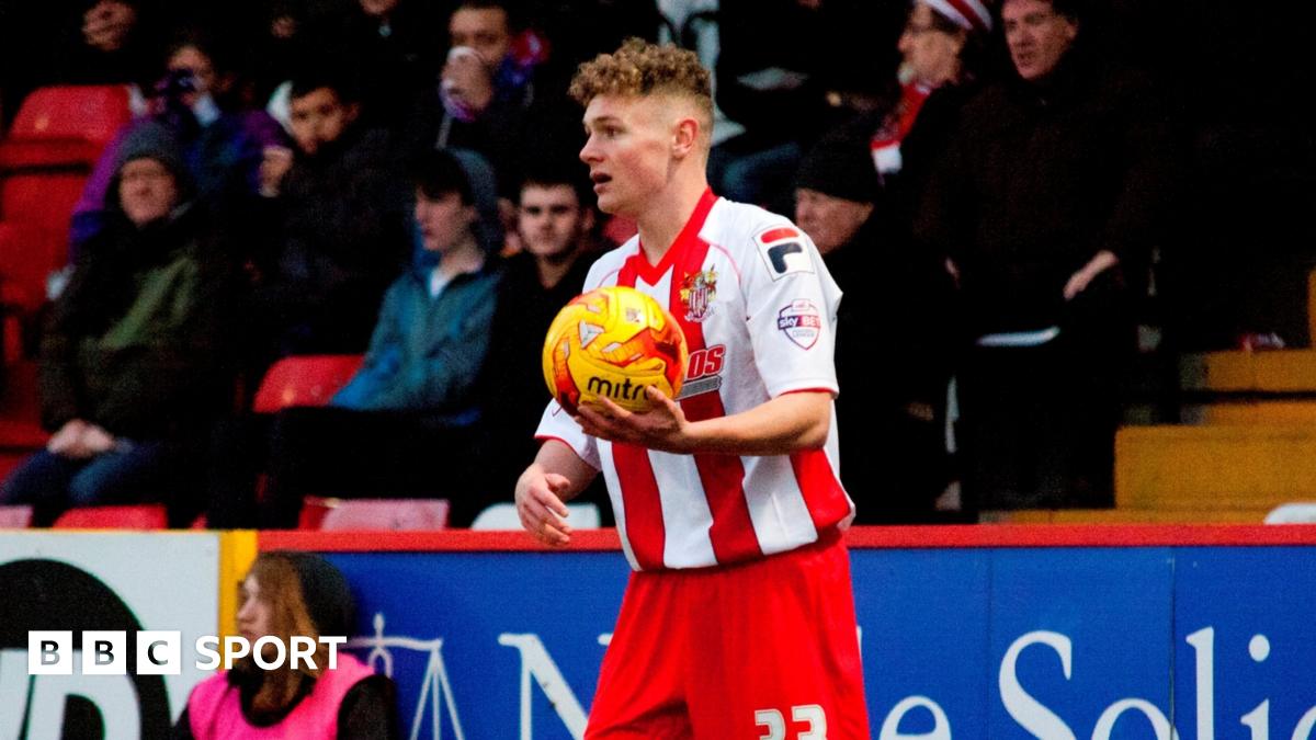 Ben Kennedy: Stevenage midfielder signs professional deal - BBC Sport