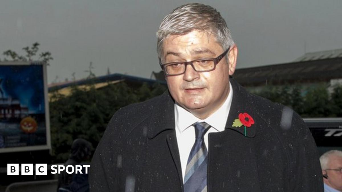 Rangers: Three Bears call for sack of finance chief Barry Leach - BBC Sport