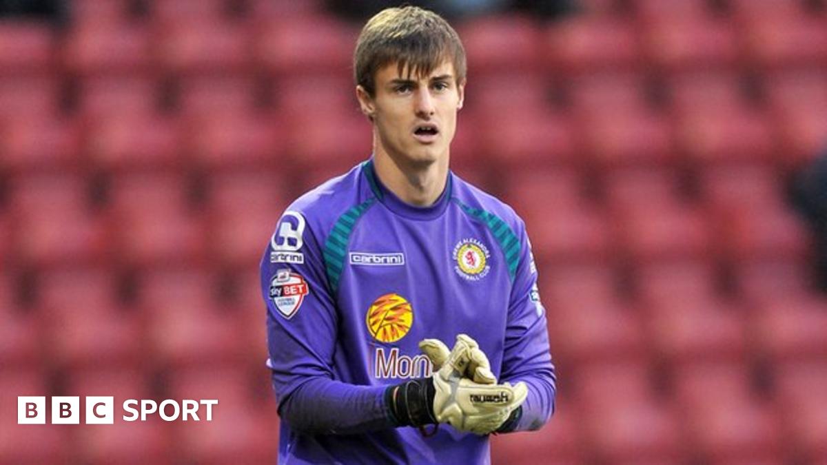 Ben Garratt: Crewe Alexandra goalkeeper out for rest of season - BBC Sport
