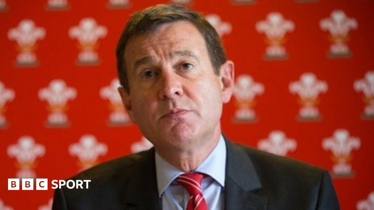 WRU chief Roger Lewis to leave after 2015 World Cup - BBC Sport
