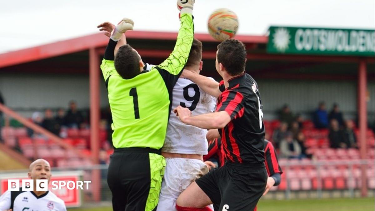 Truro boss Steve Tully unhappy after defeat by Cirencester - BBC Sport
