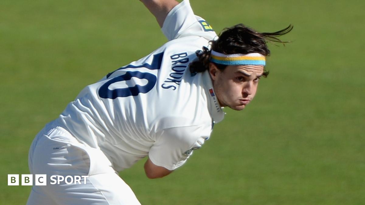 Jack Brooks: Yorkshire bowler extends contract - BBC Sport