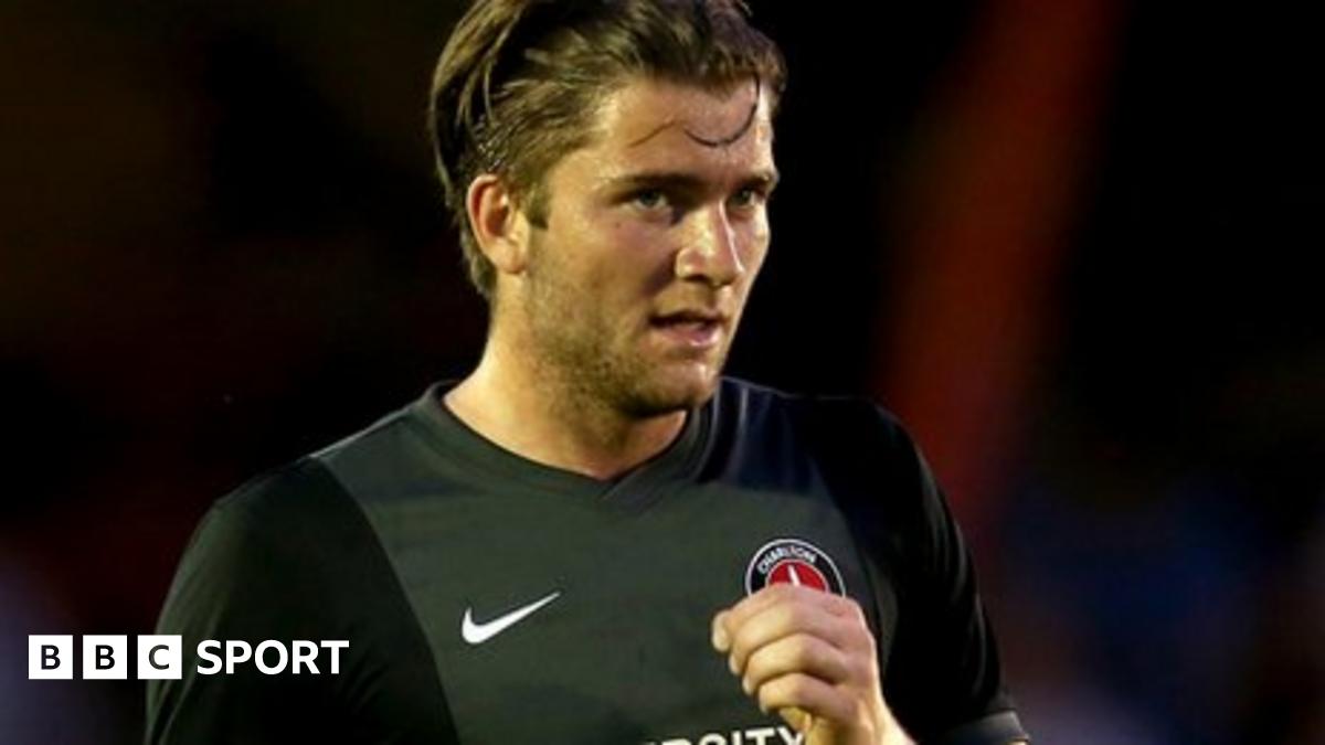 Oliver Muldoon: Gillingham sign Charlton midfielder on loan - BBC Sport