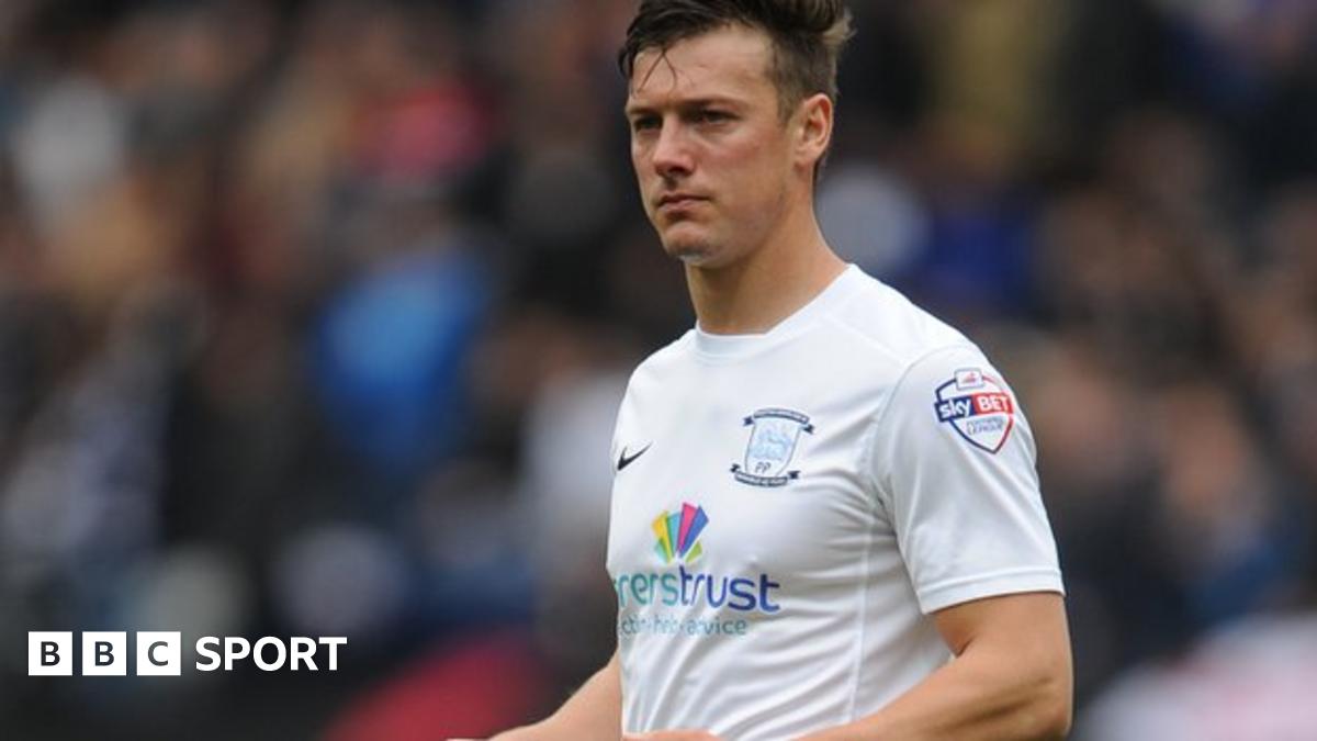 Lee Holmes: Exeter City complete signing of Preston winger - BBC Sport