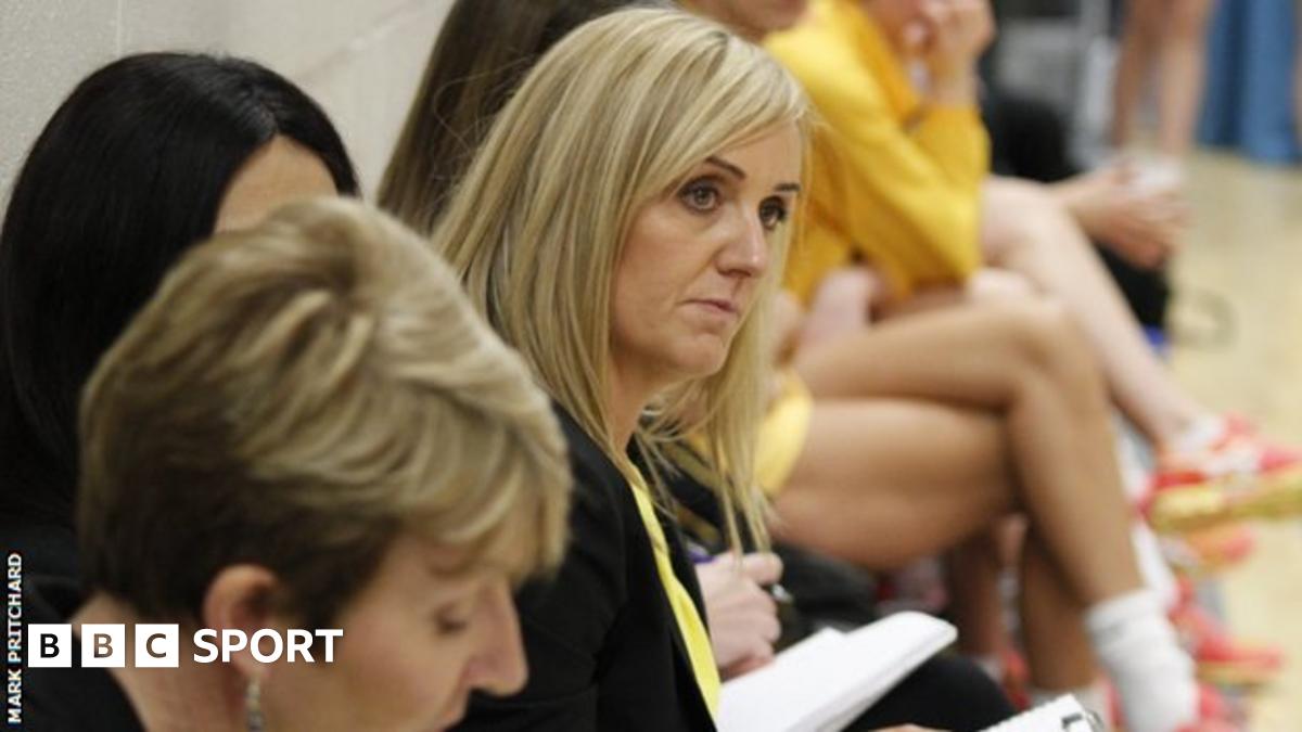 England netball: Tracey Neville wants World Cup medals - BBC Sport