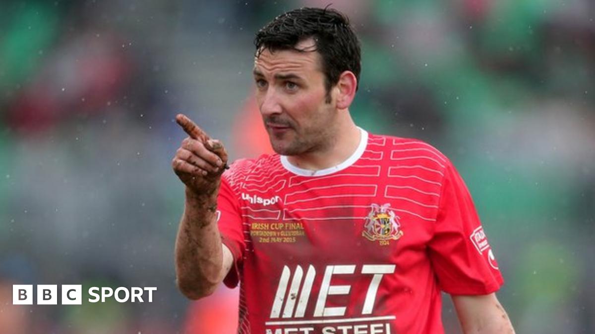 Michael Gault says assistant referee apologises for cup blunder - BBC Sport