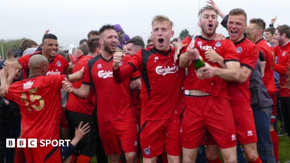 Truro City boss Steve Tully prepares for squad discussions - BBC Sport