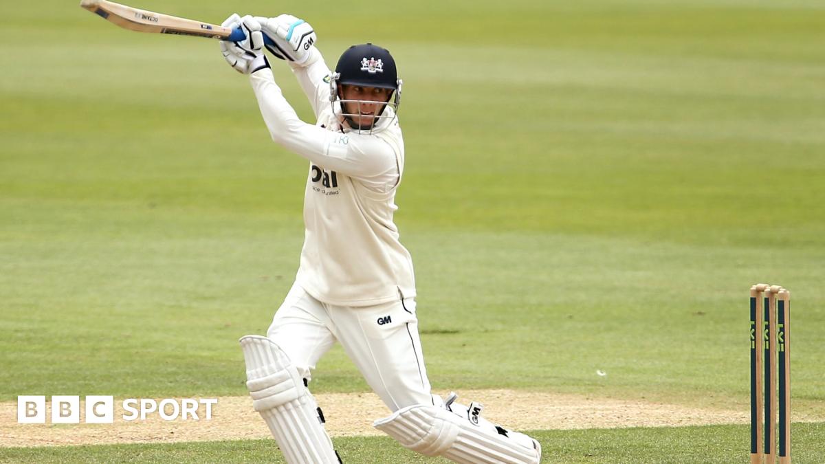 County Championship: Chris Dent hits ton for Gloucestershire - BBC Sport