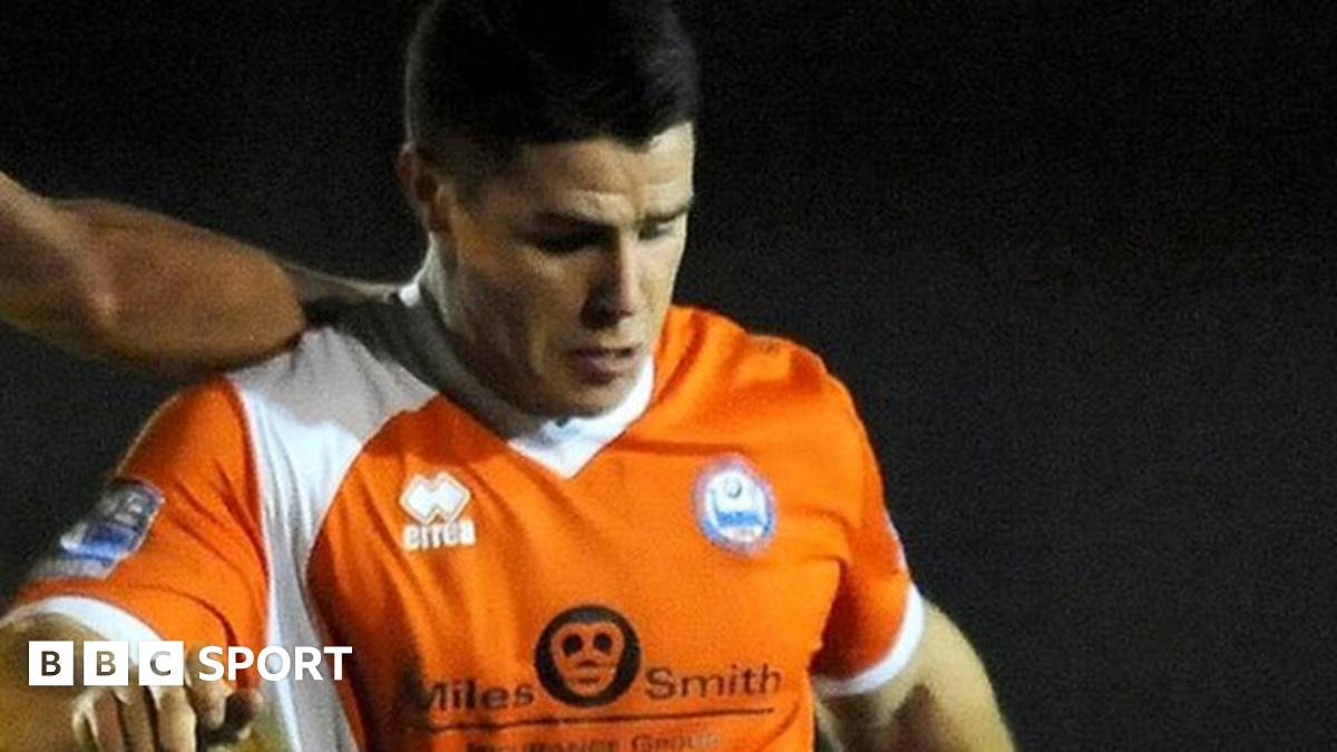 Braintree Town: Danny Cowley offers new deals to 18 players - BBC Sport