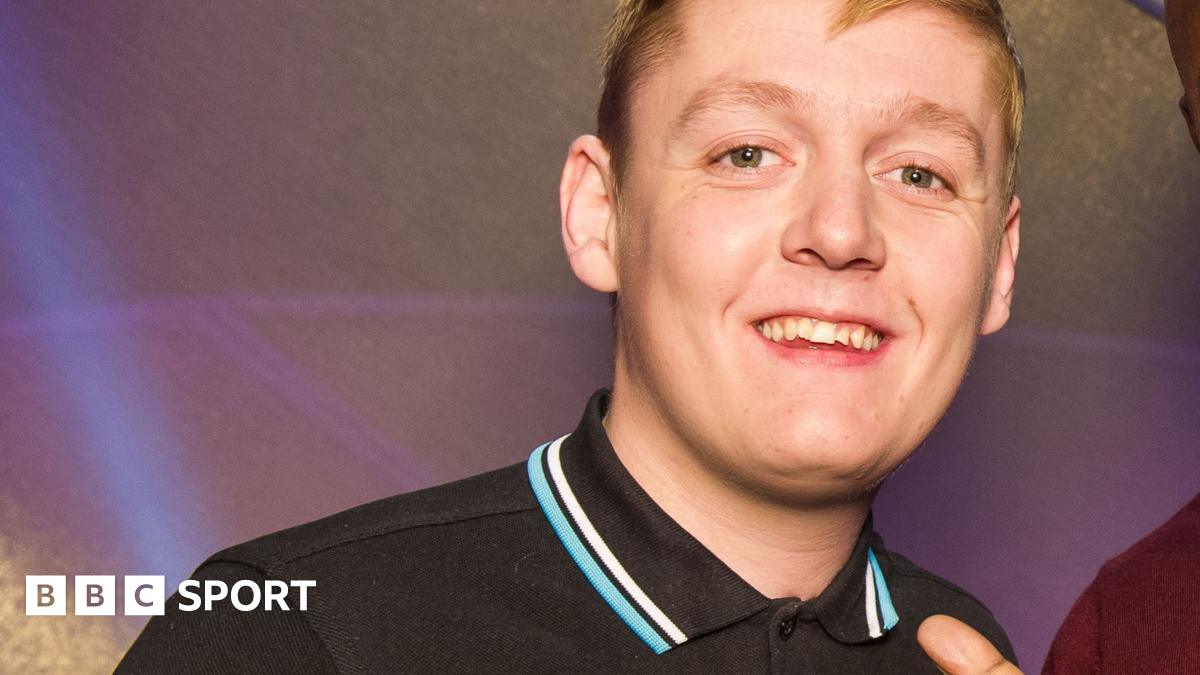 Premier League predictions: Lawro v actor Thomas Turgoose - BBC Sport