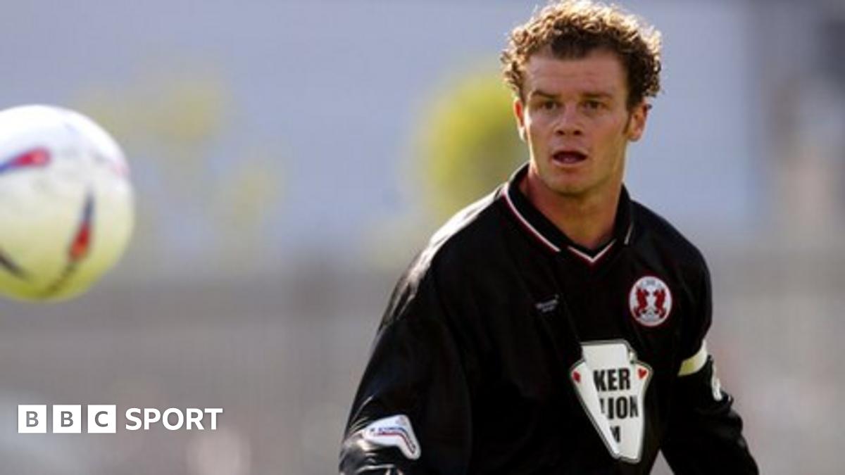 Matt Lockwood: New Leyton Orient boss needs English experience - BBC Sport