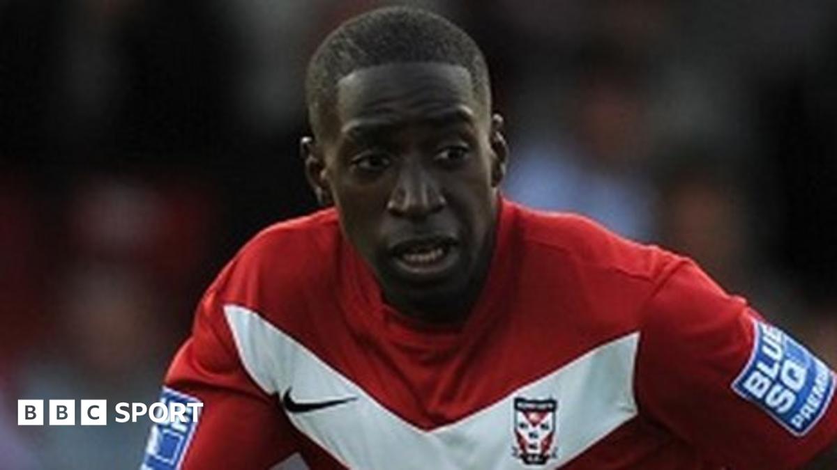 Wrexham's Gary Mills signs Adriano Moke and Dominic Vose - BBC Sport