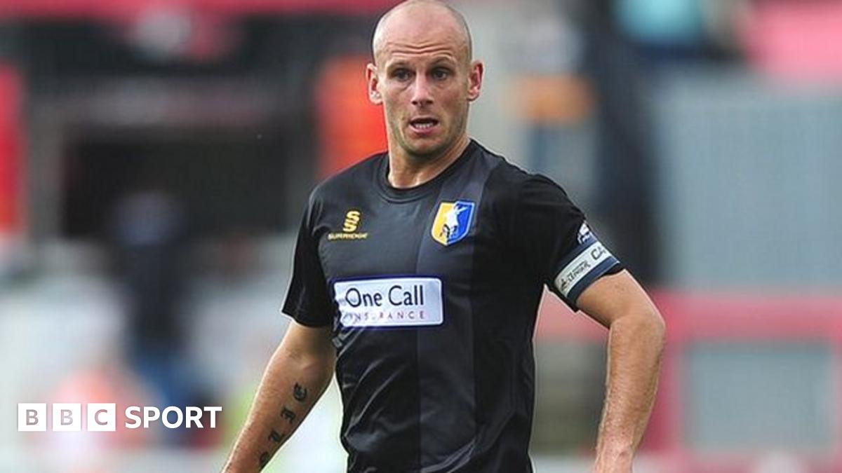 Adam Murray: Mansfield Town manager gets new contract - BBC Sport