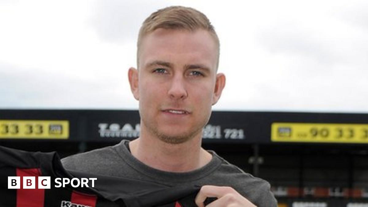 Midfielder Andrew Mitchell joins Crusaders - BBC Sport