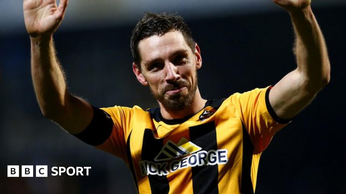 Tom Champion & Ben Tomlinson join Conference champions Barnet - BBC Sport