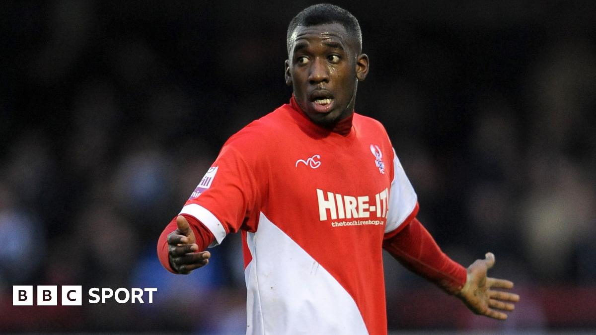 Amari Morgan-Smith: Striker signs for Cheltenham Town - BBC Sport