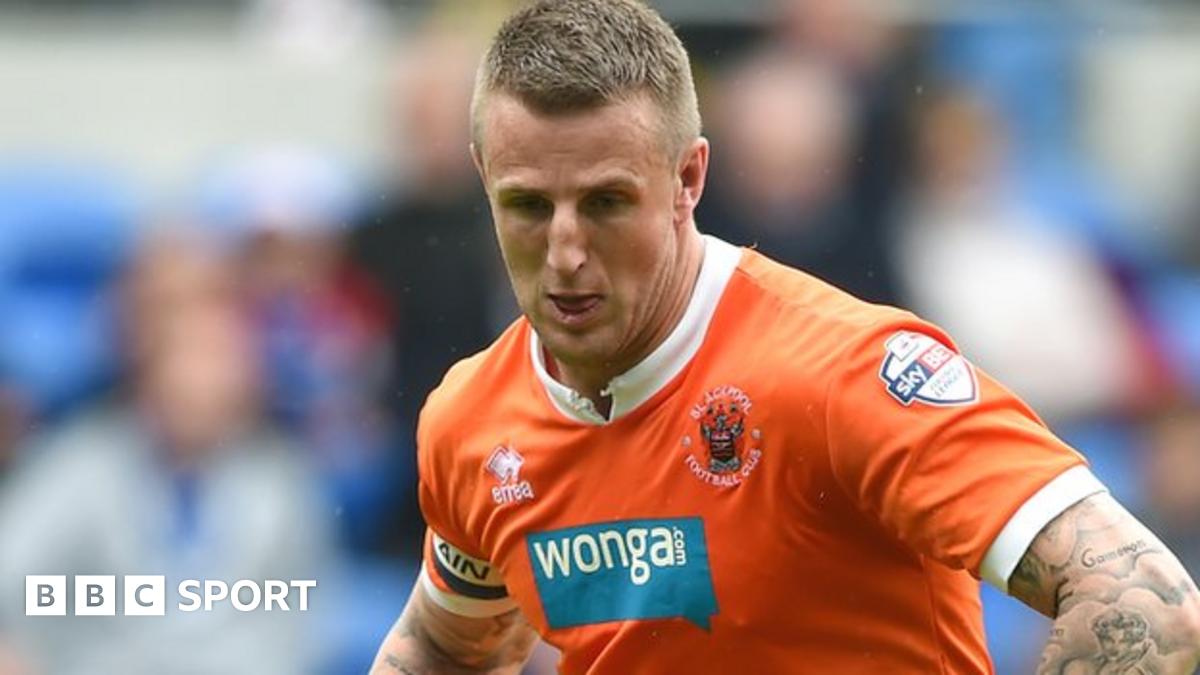 Peter Clarke: Bury sign former Blackpool defender - BBC Sport