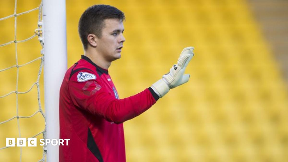 Stranraer goalkeeper David Mitchell agrees deal with Dundee - BBC Sport