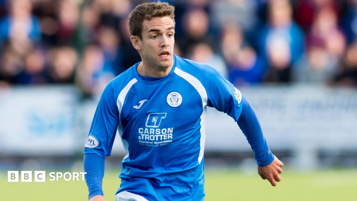 Hibernian sign Dan Carmichael from Queen of the South - BBC Sport