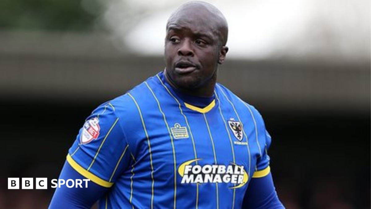 Adebayo Akinfenwa: AFC Wimbledon striker signs new deal - BBC Sport