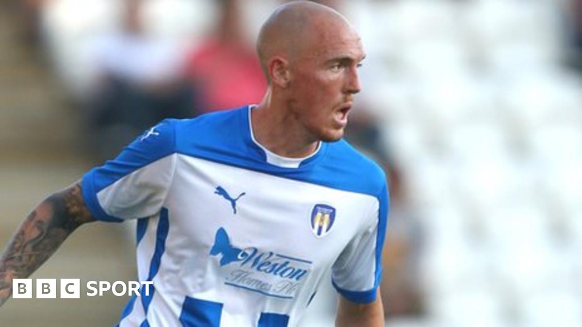 Leyton Orient sign Sean Clohessy and Sammy Moore - BBC Sport