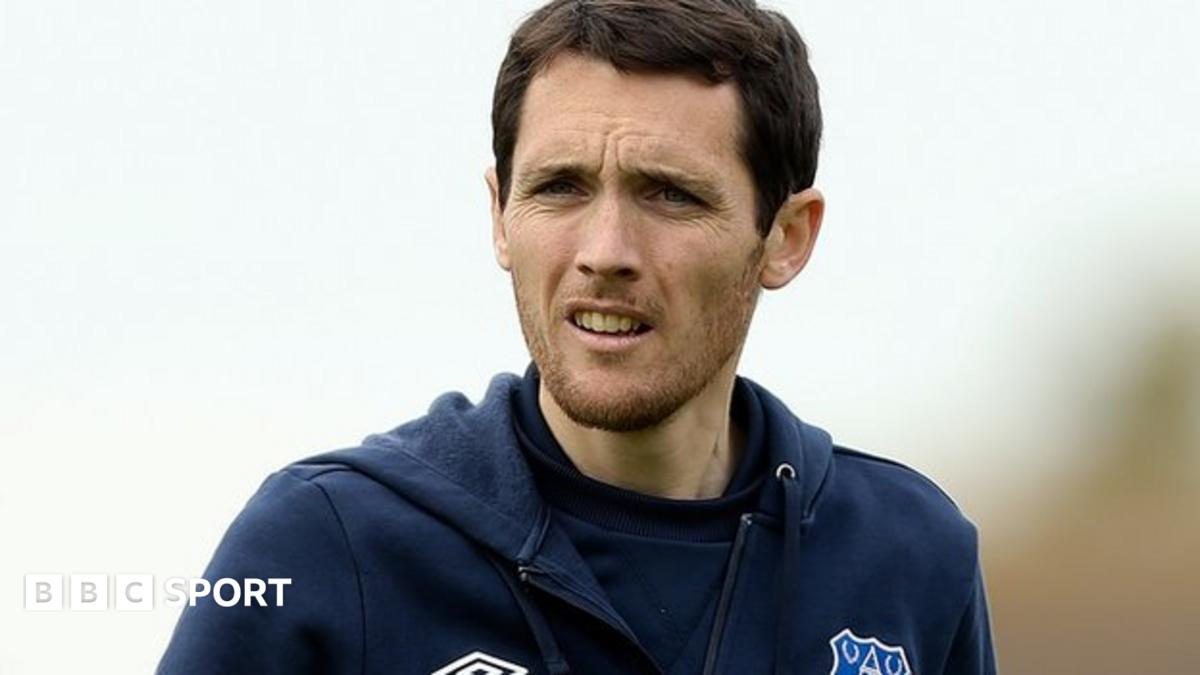 Andy Spence: Everton Ladies manager resigns after three years - BBC Sport