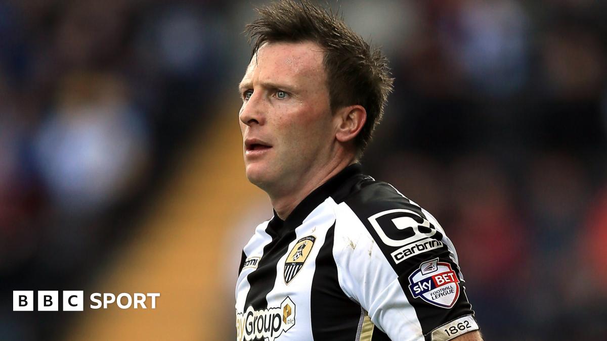 Wycombe Wanderers: Garry Thompson and Ryan Sellers sign - BBC Sport