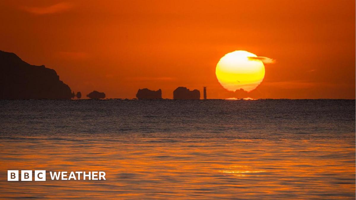 UK sunrise: Your pictures of beautiful skies - BBC Weather