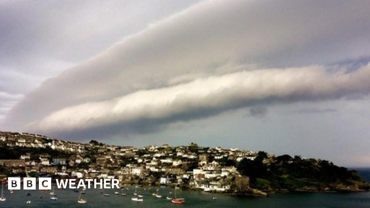 Stunning shelf clouds - BBC Weather