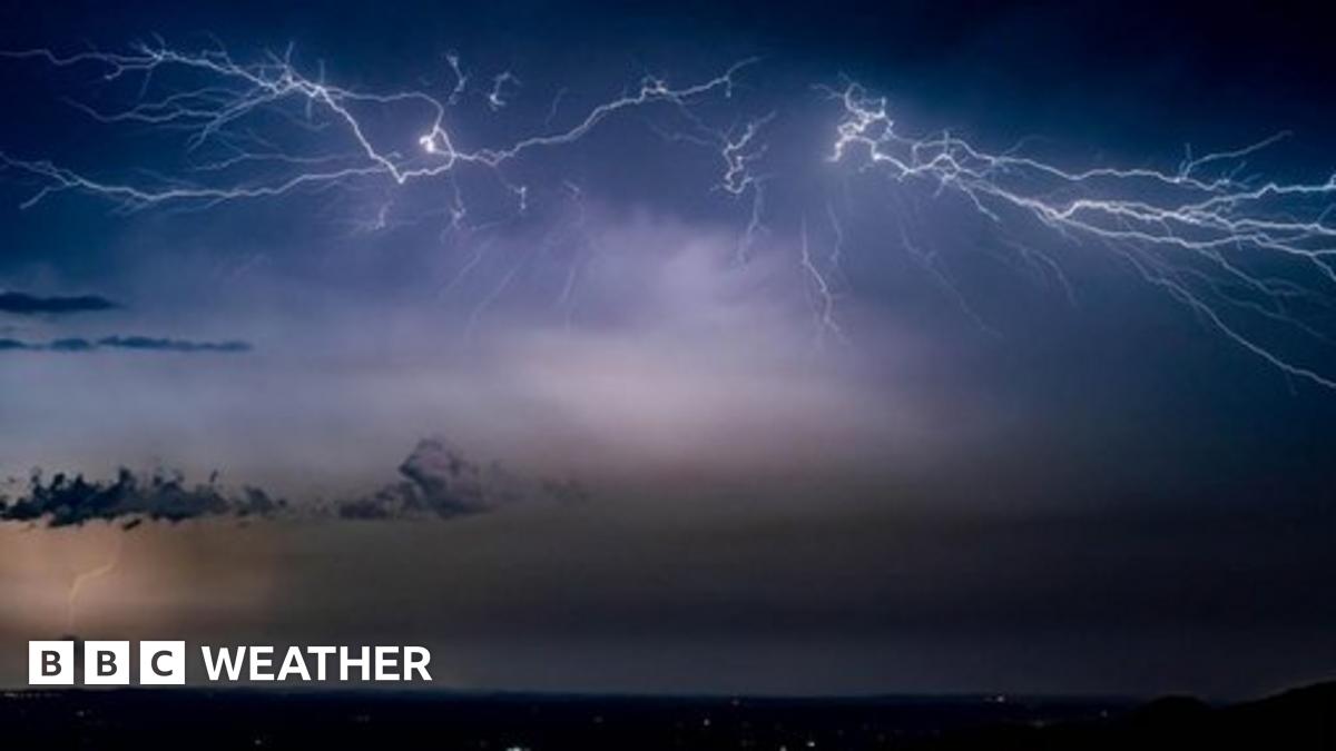 Striking shots as lightning illuminates the south east - BBC Weather
