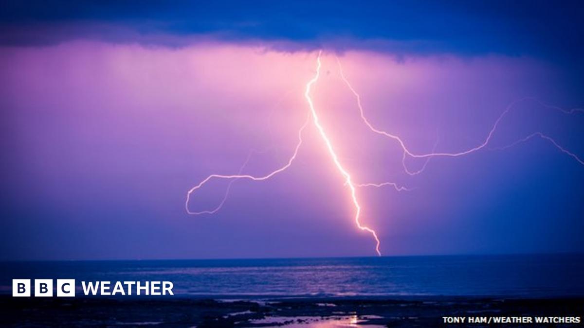 Stormy weekend ahead? - BBC Weather