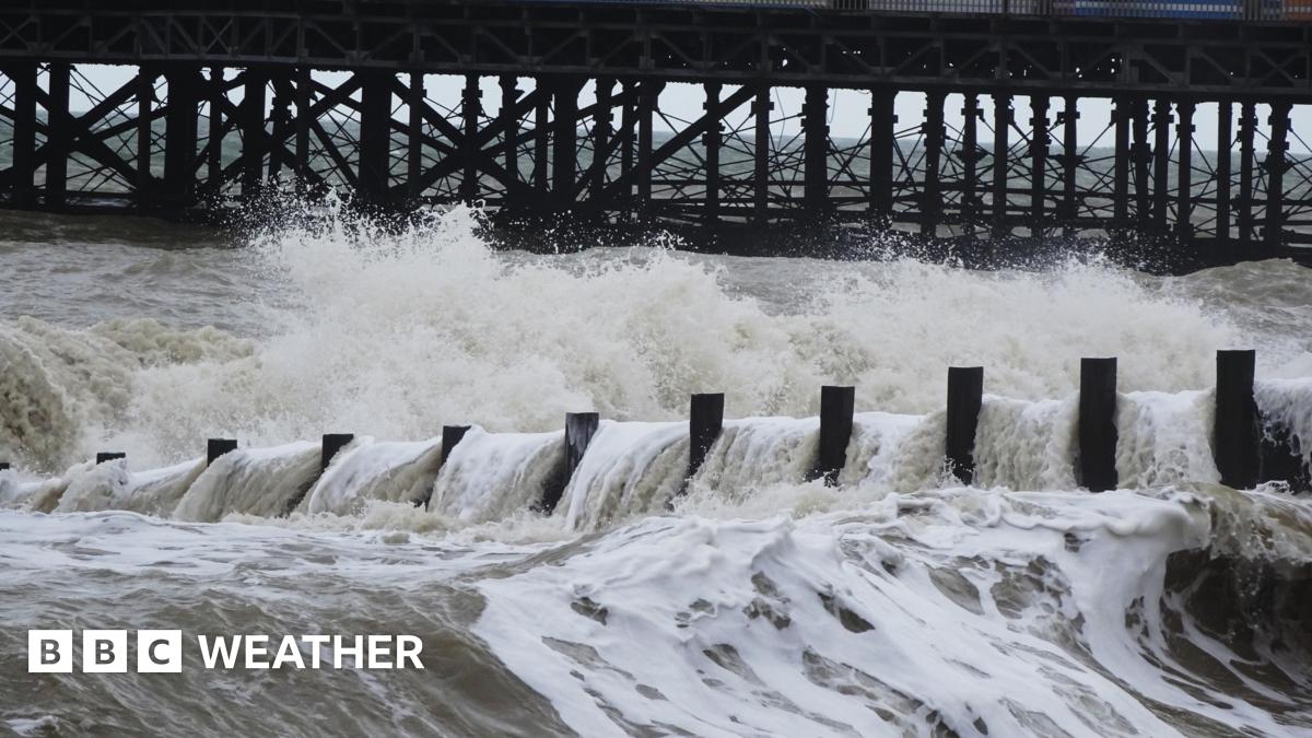 Storm Lilian: Strong winds set to hit UK - BBC Weather