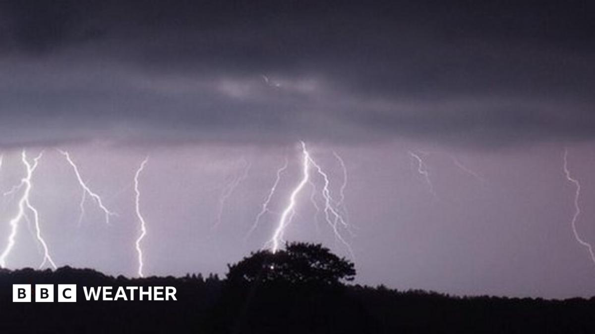 Gallery: Thunder and lightning - BBC Weather