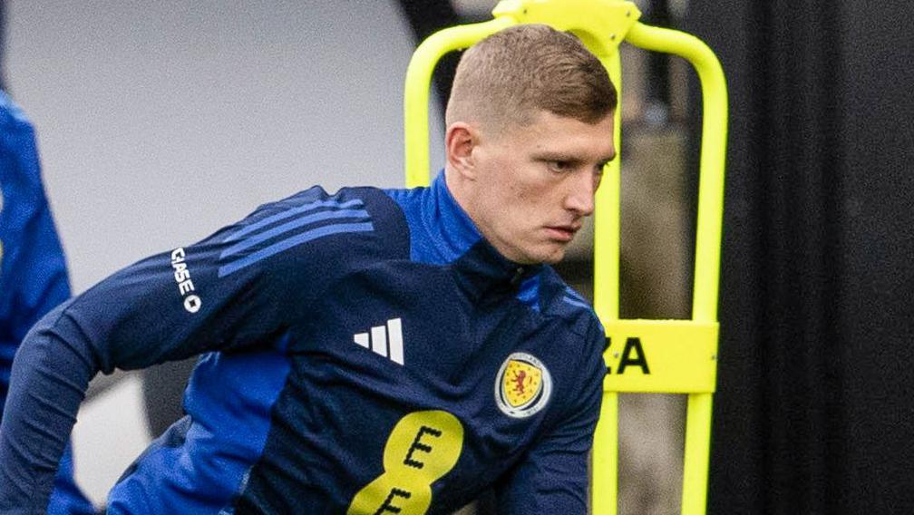 Aberdeen's Jack MacKenzie had 'no idea' he was in Scotland frame - BBC Sport