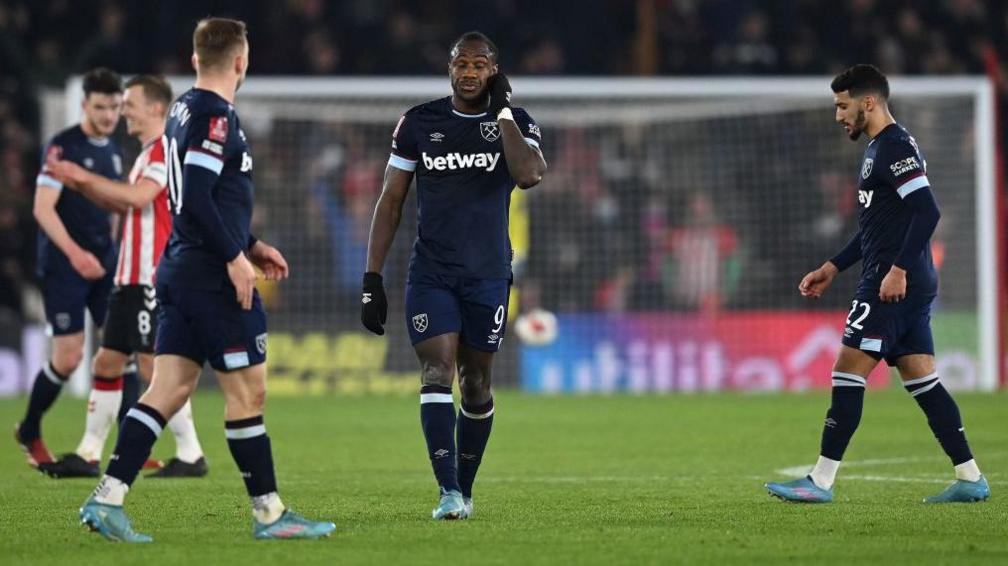 West Ham talking point: Exiting the cup is bittersweet - BBC Sport