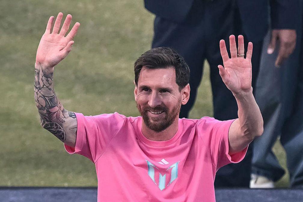 Messi: Football icon wraps up India tour with Delhi visit - BBC News
