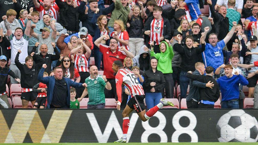 Sunderland 3-2 Brentford: 'Beware of the 12th man' at Stadium of Light - BBC Sport
