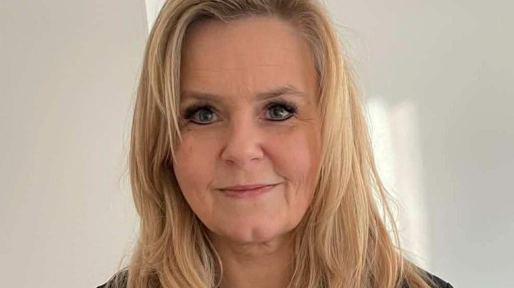 Man charged with murder of 'beloved' mother in Leeds - BBC News