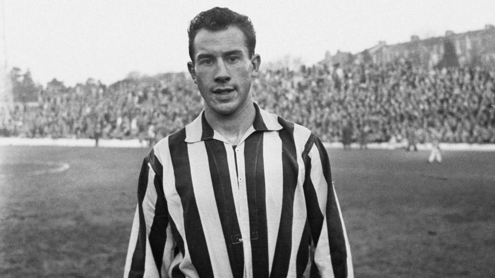 Newcastle news: Former striker Barrie Thomas dies aged 88 - BBC Sport