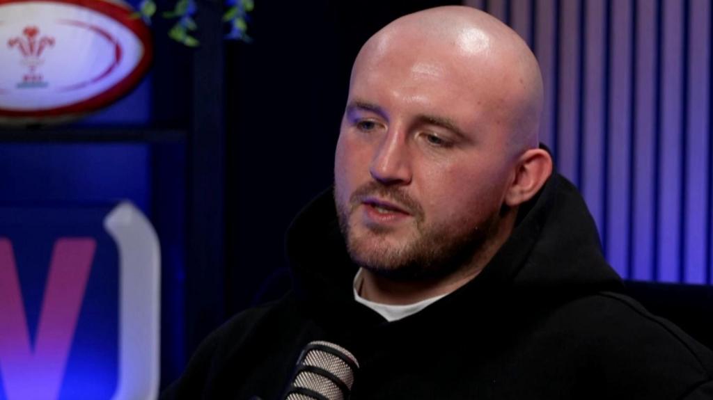 Dragons 'sad to see' Aaron Wainwright go - Dillon Lewis - BBC Sport