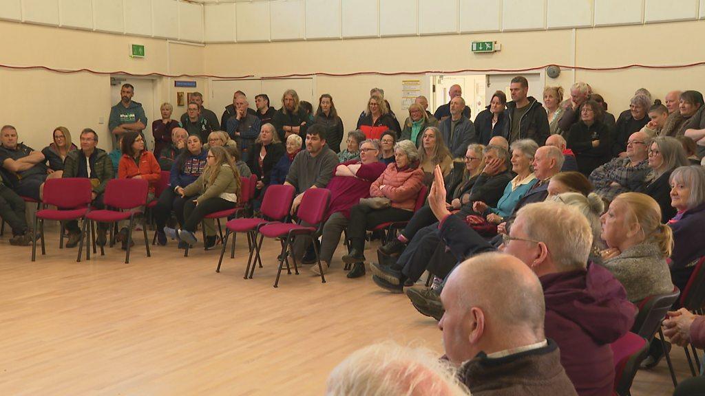 Eus-aonta ann an Geàrrloch mu hub coimhearsnachd - Naidheachdan a' BhBC