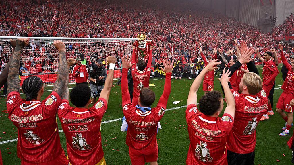Liverpool news: Best pics from the trophy celebrations - BBC Sport