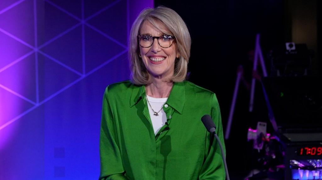 Cwestiynau cyflym gyda Bethan Rhys Roberts - BBC Cymru Fyw