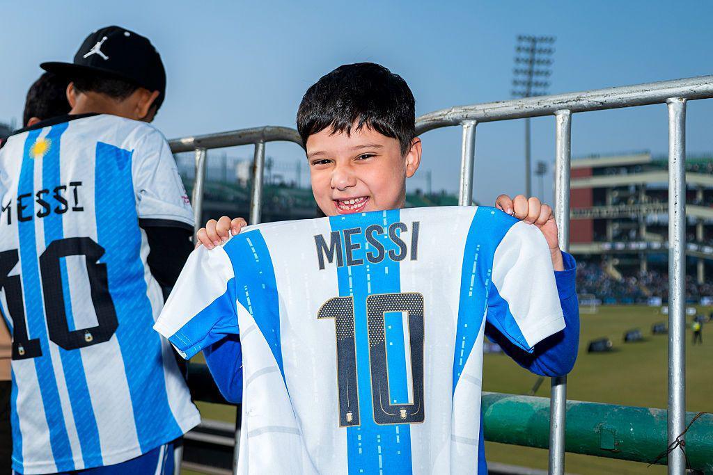 Messi: Football icon wraps up India tour with Delhi visit - BBC News