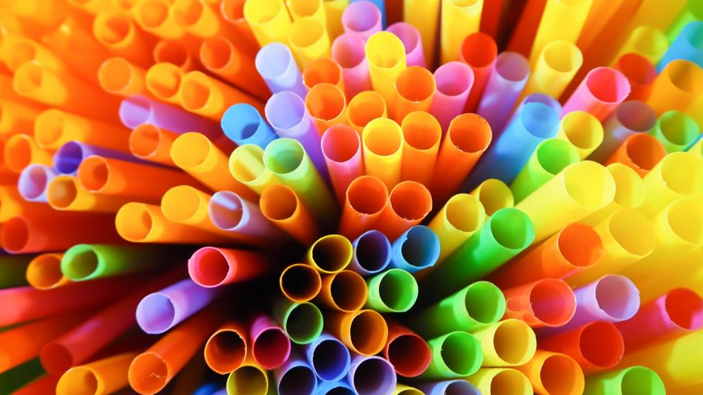 Kids on a mission to ban plastic straws - BBC Newsround