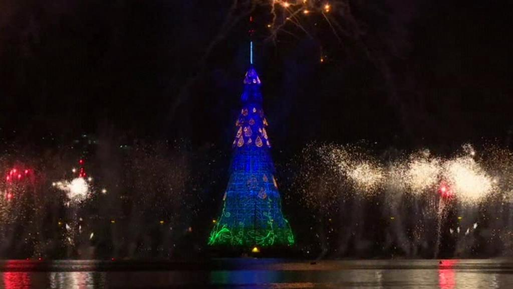 World's largest floating Christmas tree in Rio in Brazil - BBC Newsround