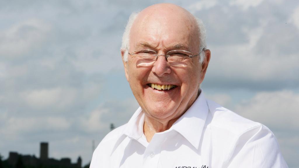 Archive: Legendary commentator Murray Walker describes 1968 Ulster GP ...